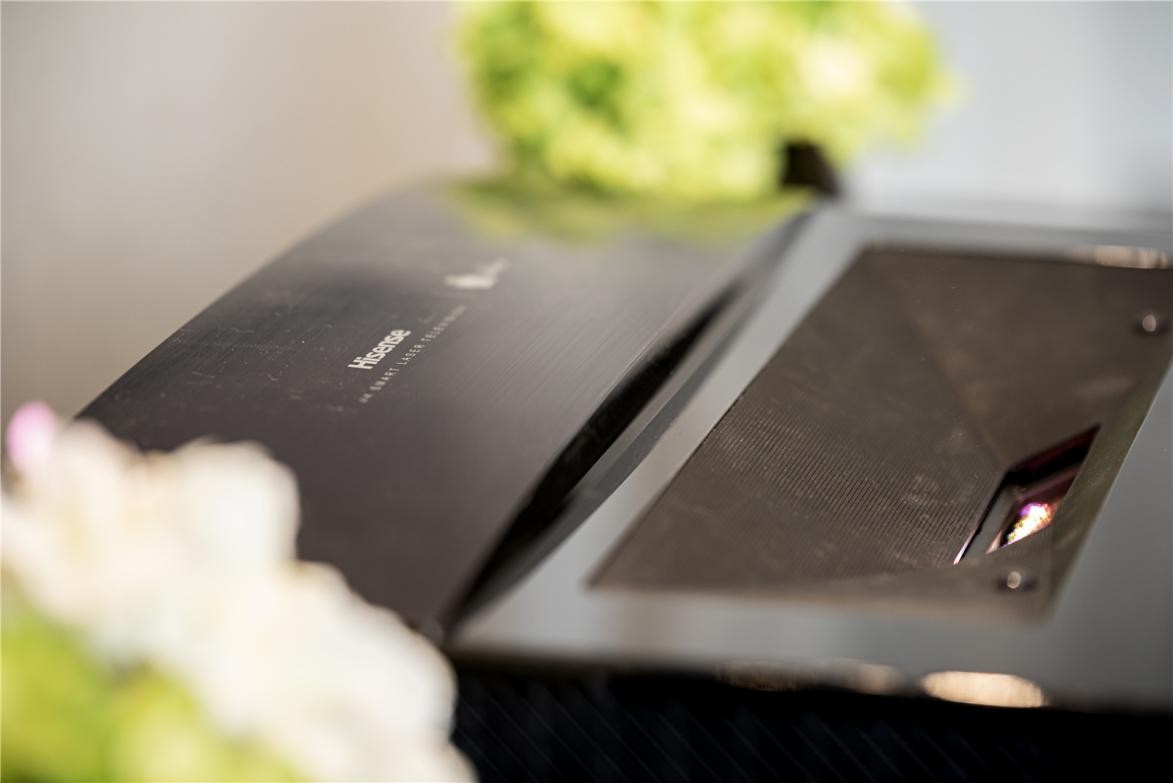 The domestic laser TV achieves overtaking in corners, and Hisense's ...
