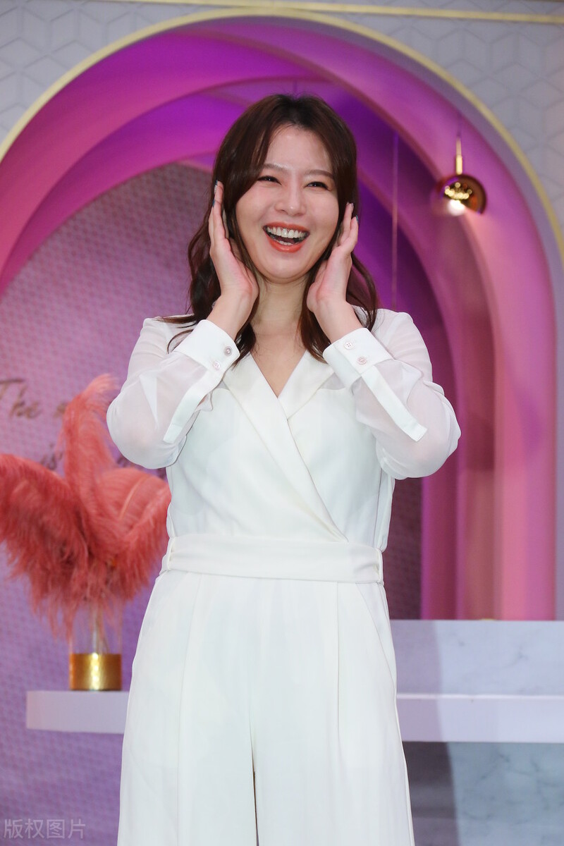 Liu Pinyan's appearance at the event, so charming - iNEWS