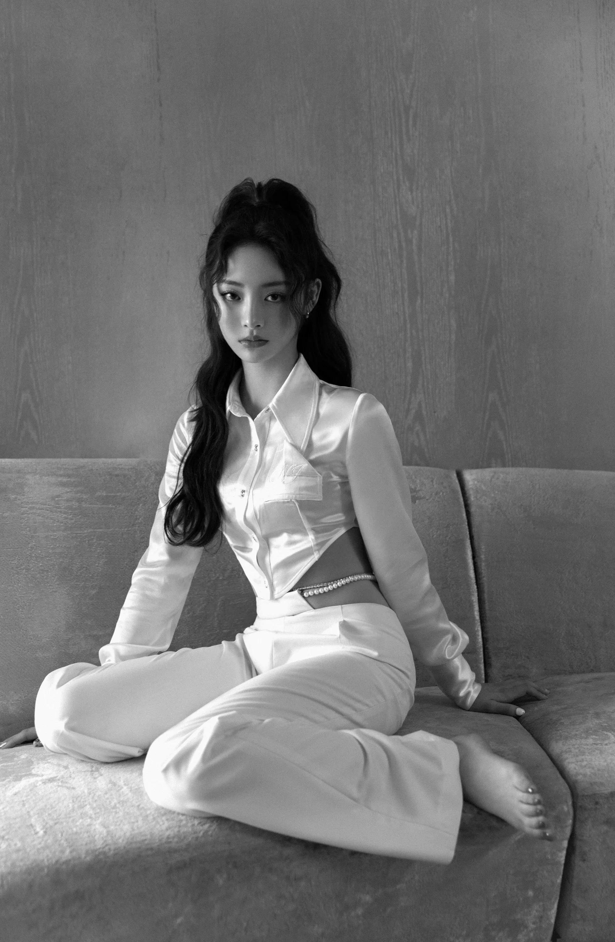 Star Beauty: Lin Siyi, Zhou Jieqiong Photo Album - iNEWS