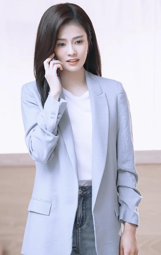 Bailu Airport appeared to be snapped, milk tea color suit showing ...