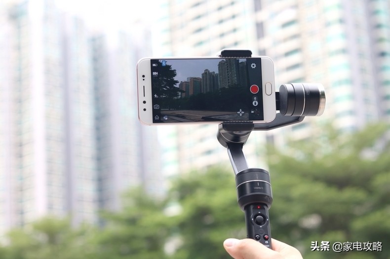Small size, great promise: handheld gimbal stabilizer - iNEWS