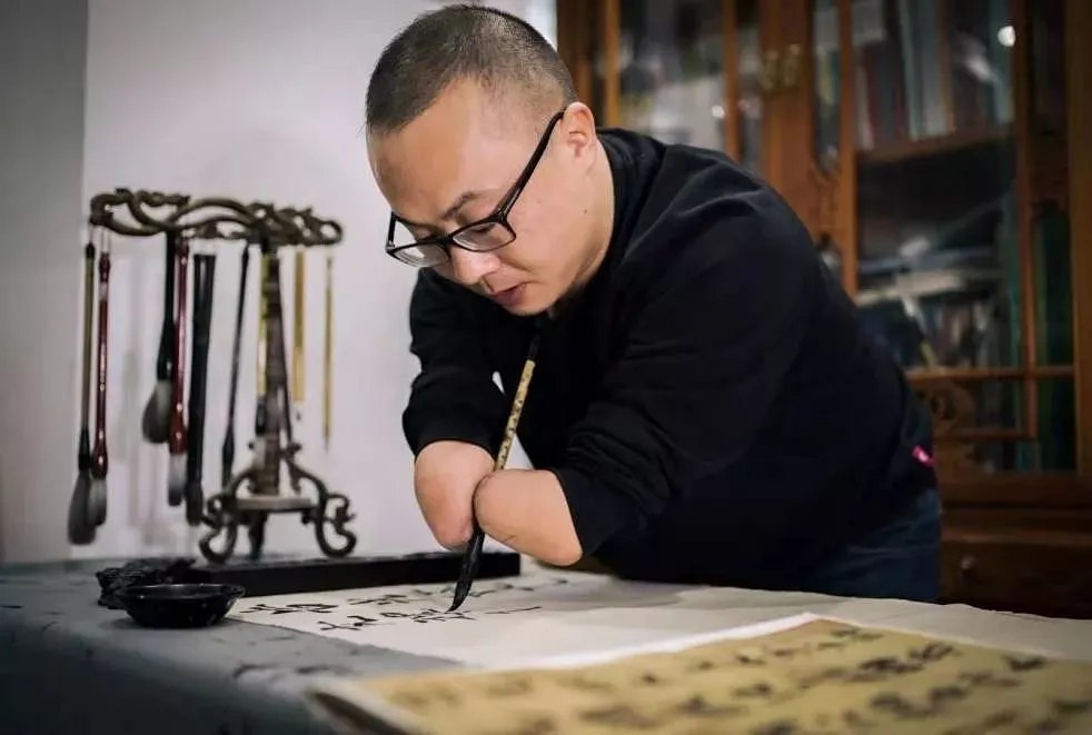 Practicing calligraphy = refining people, picking up pens once ...