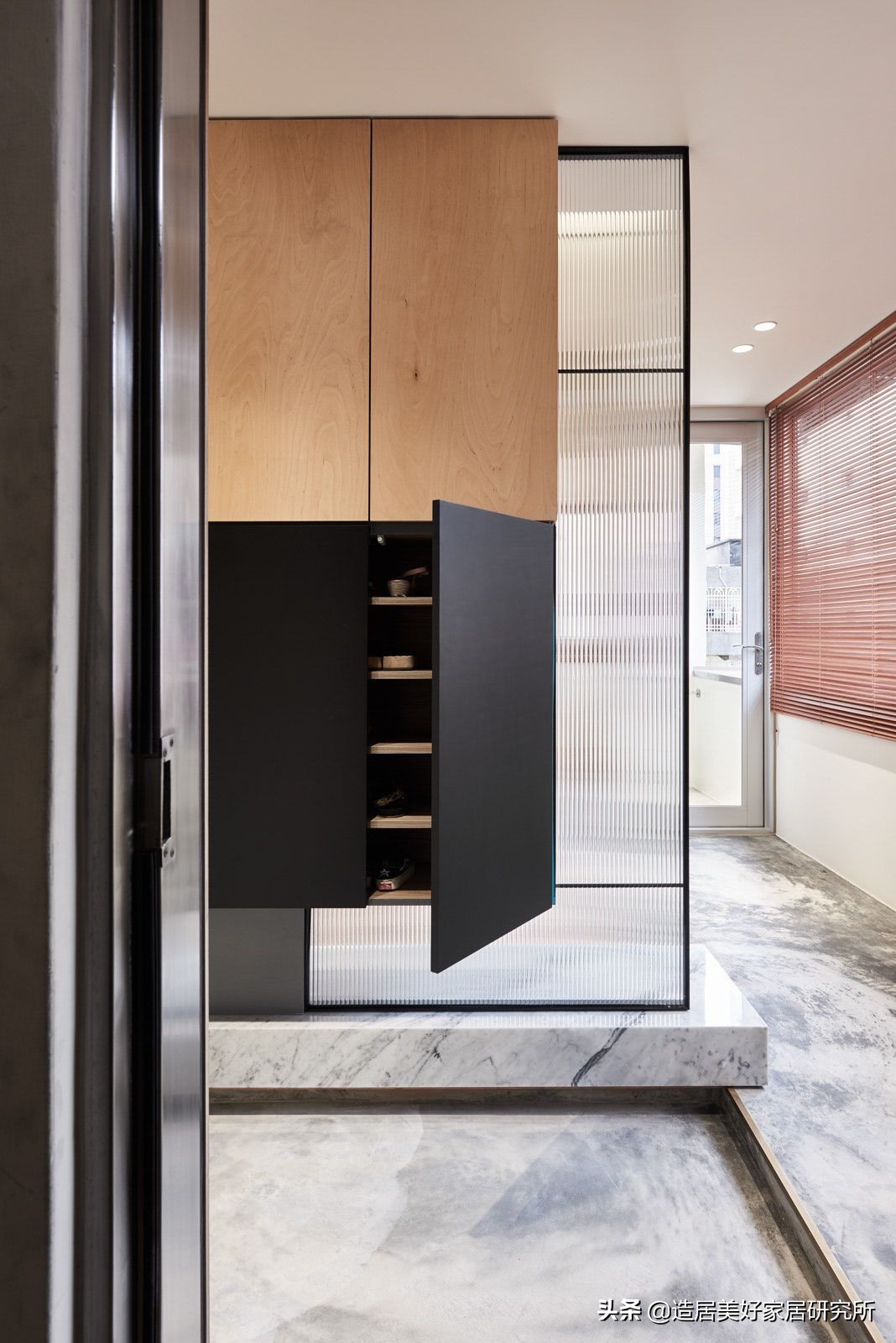 Staggered levels, adding a sense of structure to the home - iMedia