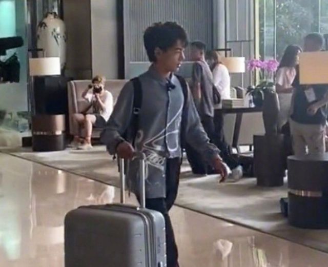 Ding Zhen, a sweet wild boy like a pearl, has a bright future - iMedia