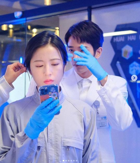 Liu Yihao just wore a towel and "super fierce biceps" was seductively broadcast. 260,000 Liu ...