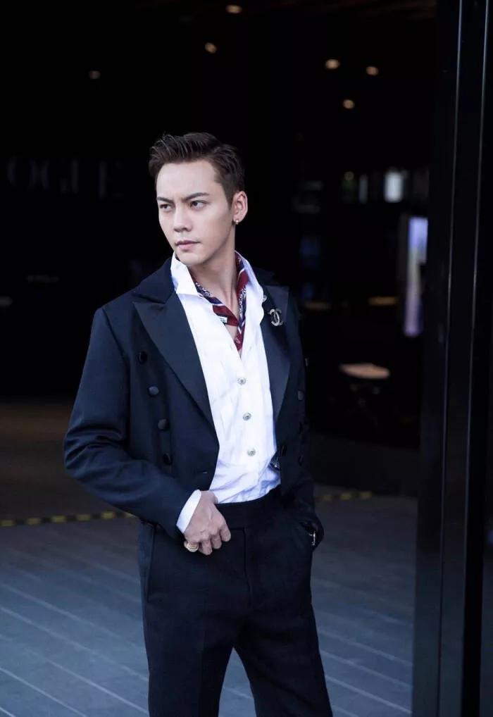 What is the name of the fashion brand of Master Gu Jian Qi Tan?William ...