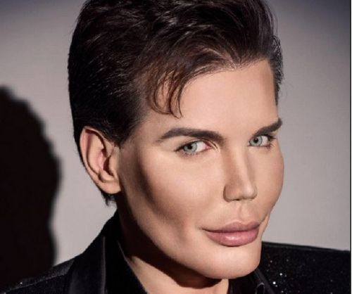 Brazilian "Male Barbie": After more than 70 moves on his face, he ...