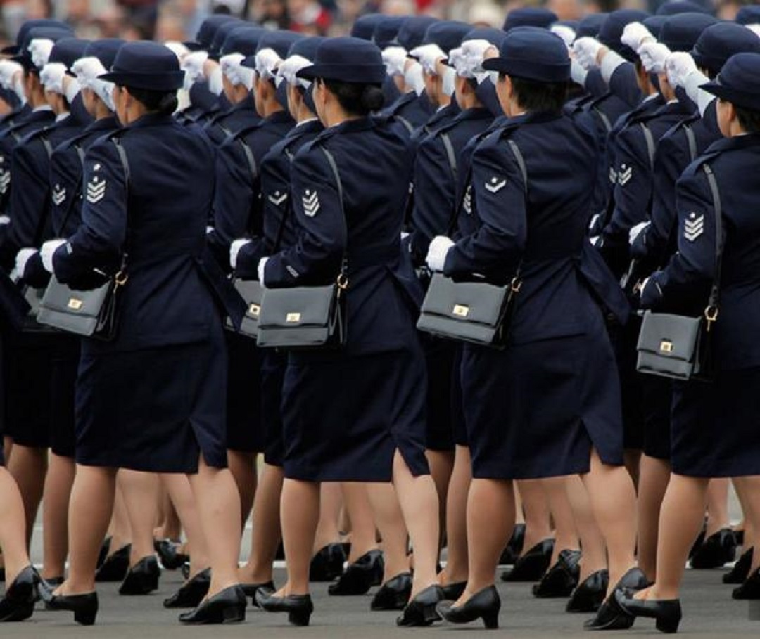 During the Japanese military parade, female soldiers always carry a ...