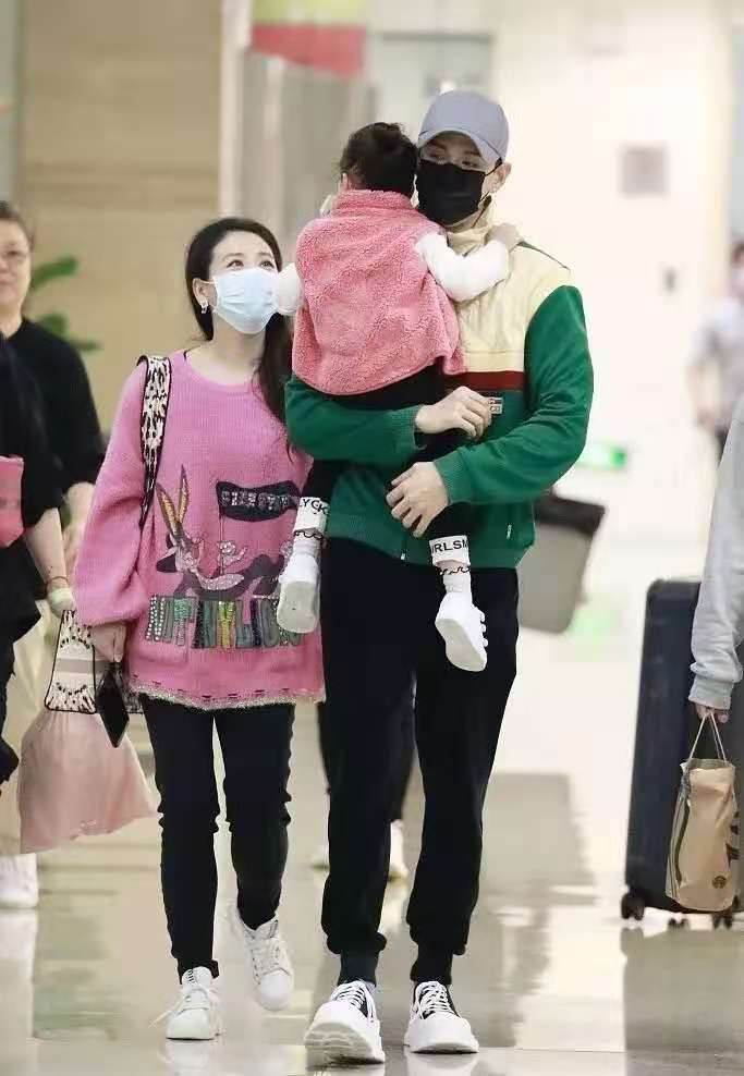 Jing Chao will hurt people! Hold the baby with one hand and let the 6 ...