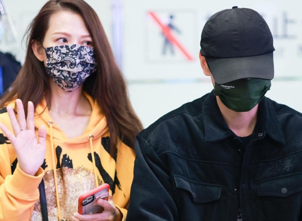 Cai Shaofen visits Zhang Jin backstage, and the two hold hands during the whole process and don ...