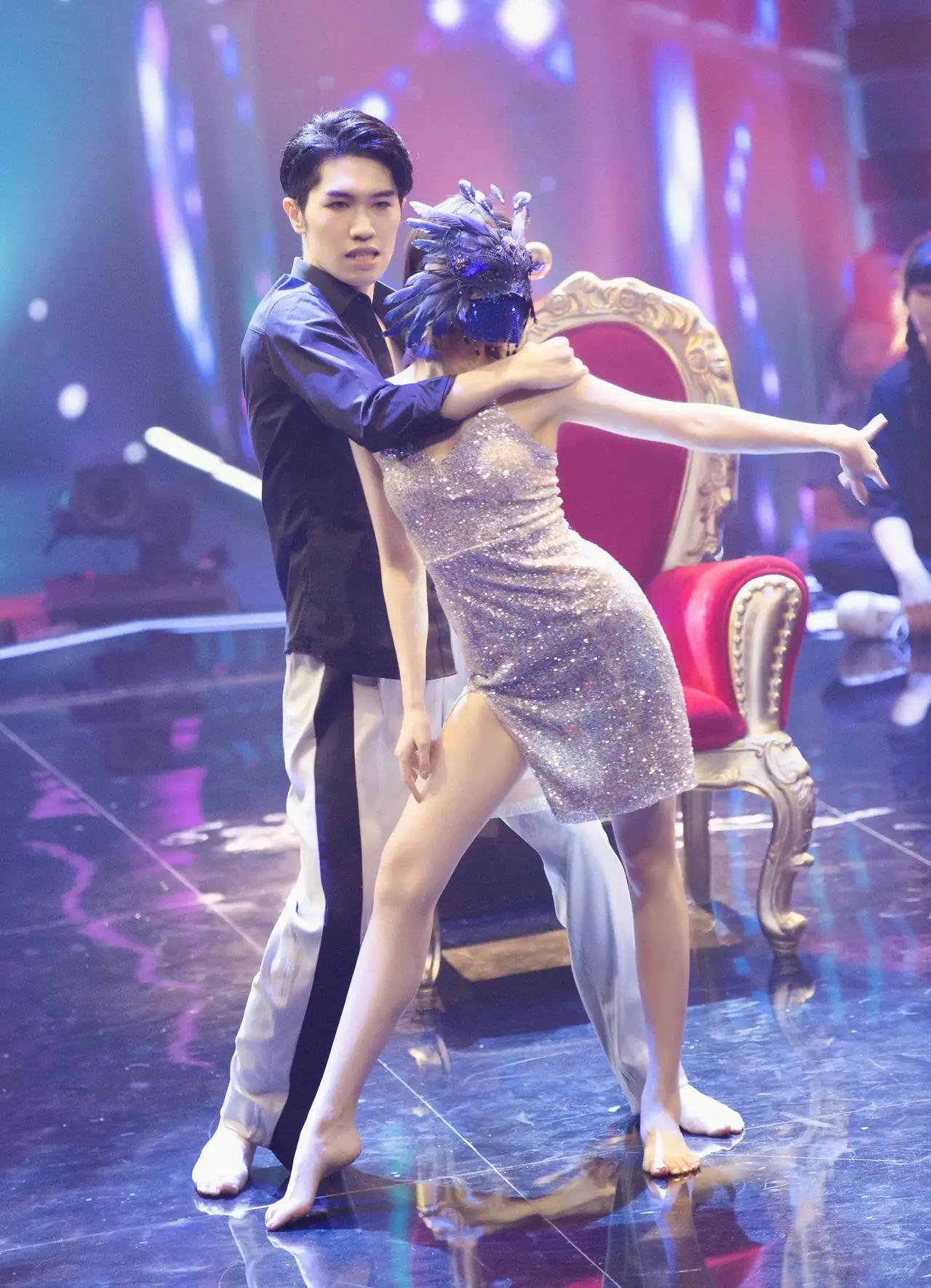 Mao Xiaotong dancing - iNEWS