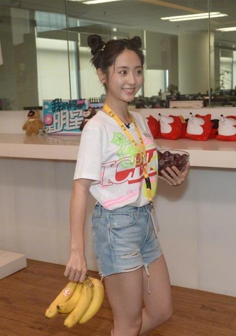 Xing Fei finally changed her hairstyle, and the cuteness of the double ...