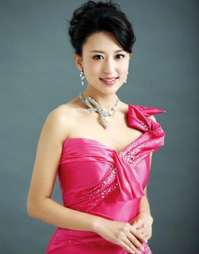 Two beauties Li Sisi and Zhang Lei who entered CCTV together - iNEWS