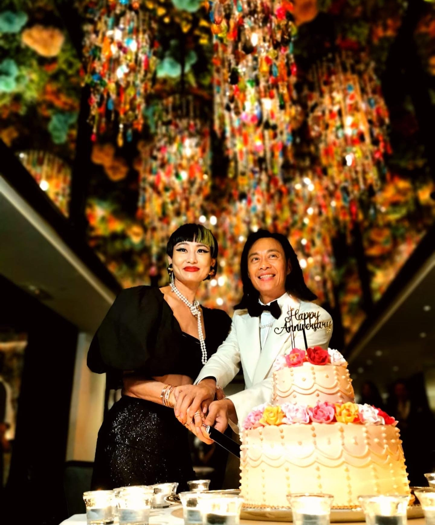 A gathering of powerful singers!Eason Chan shows up with his wife in a ...