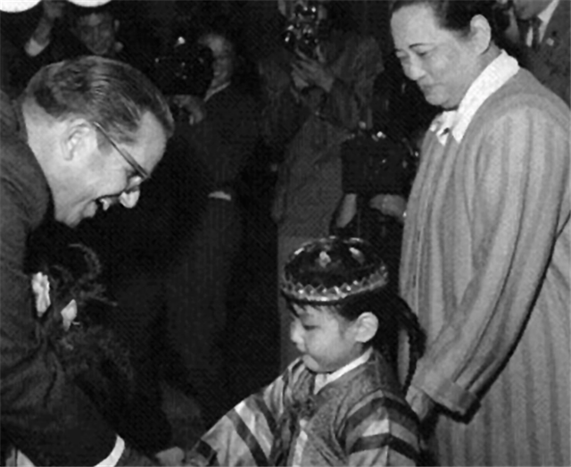 Song Qingling people: I have to stay in the United States for studying ...