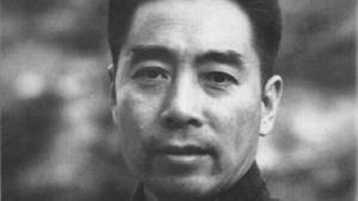 After the American reporter shook hands with Premier Zhou, he ...