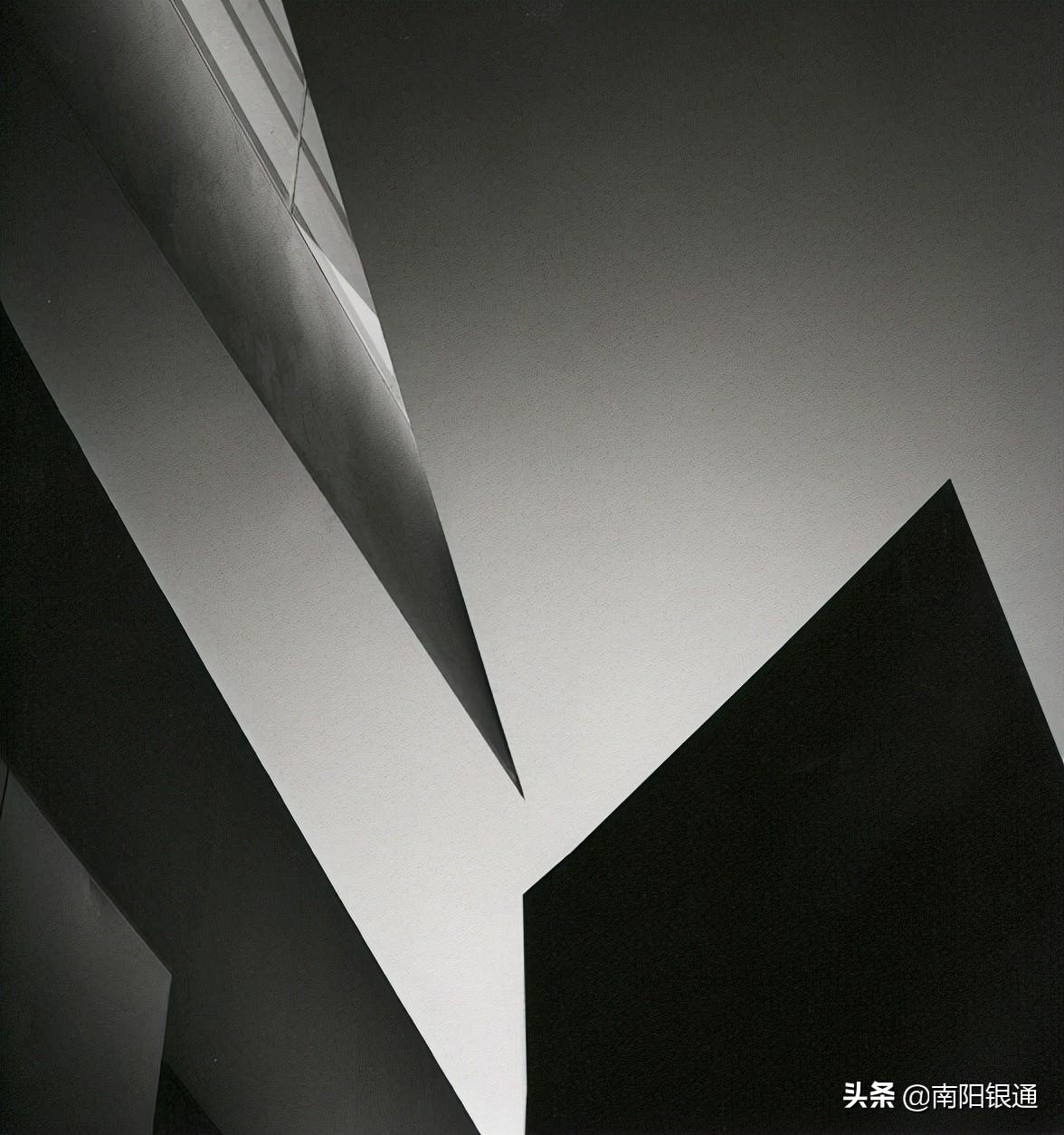 Architectural lighting design of Zaha Hadid - iNEWS