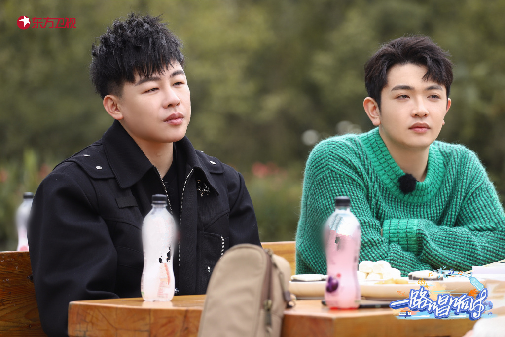 "Singing All the Way" premiered on Dragon TV, too slow variety show ...