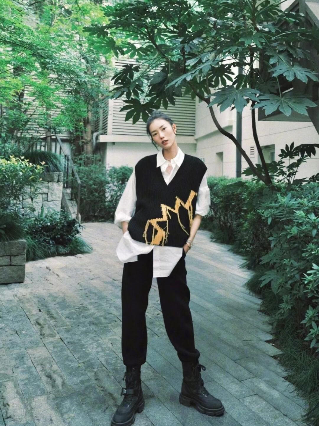 Throw away small white shoes! "Pants + this pair" is the kort-fried ...