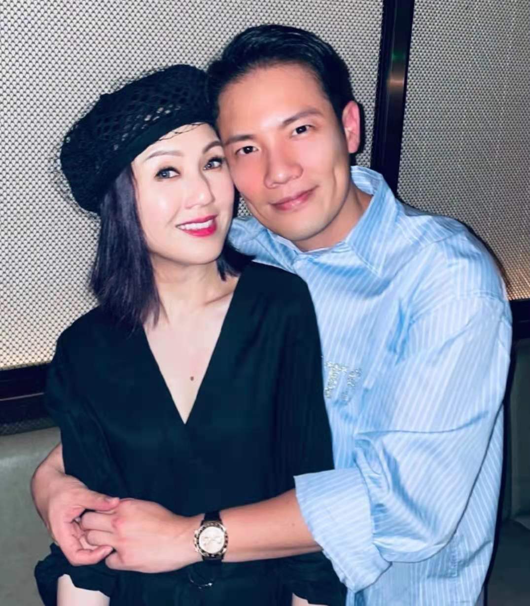 sweet!Ding Zigao's 42nd birthday show took place, and his wife Miriam ...
