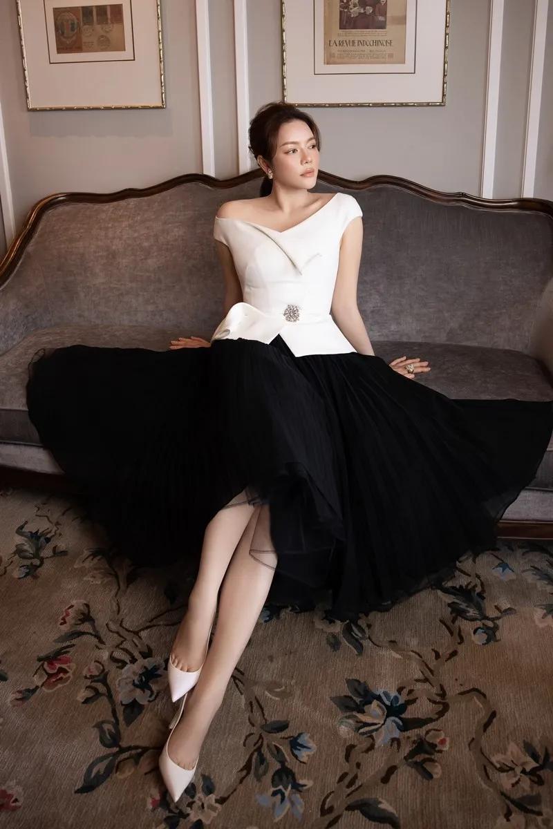 Beautiful princess dress wind strikes - iNEWS