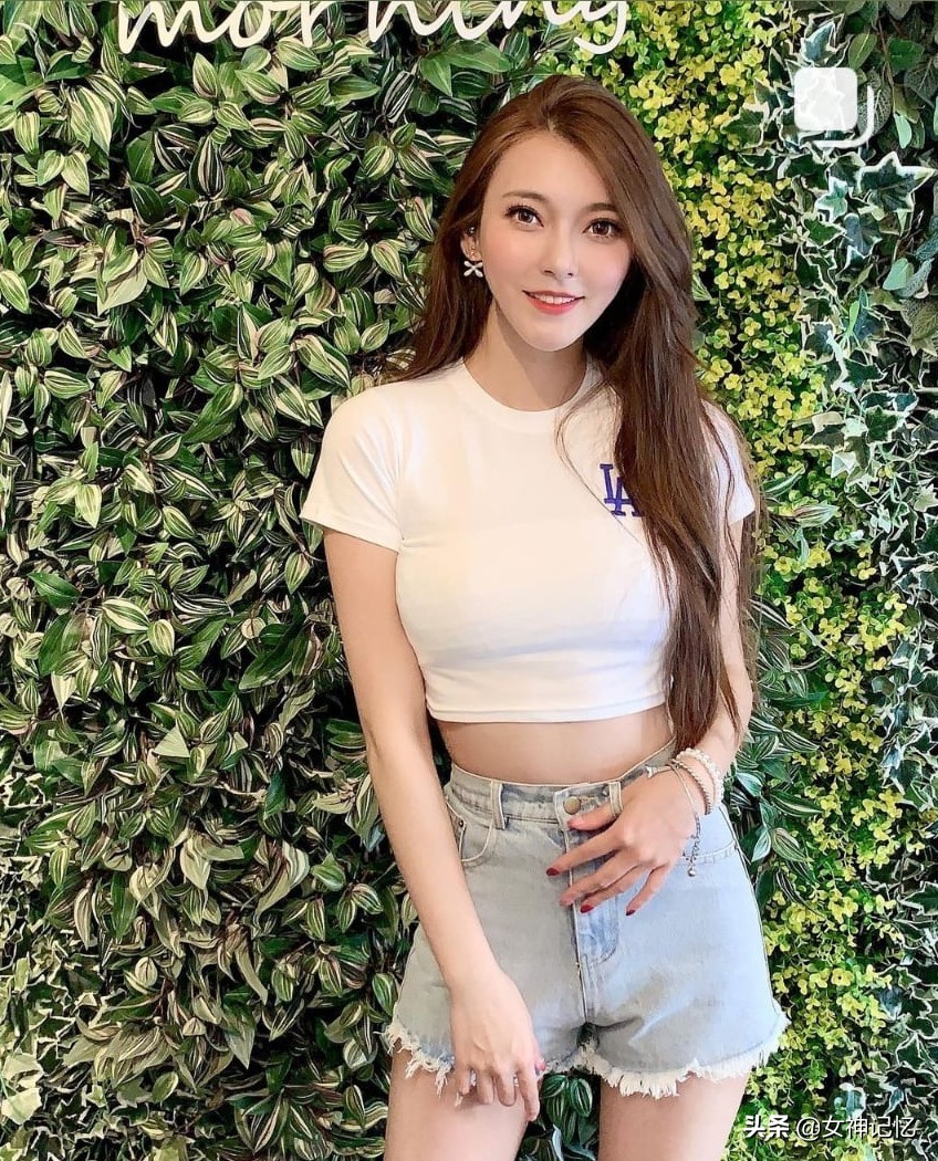 Zhang Shuqing's temperament and slender legs are eye-catching - iMedia