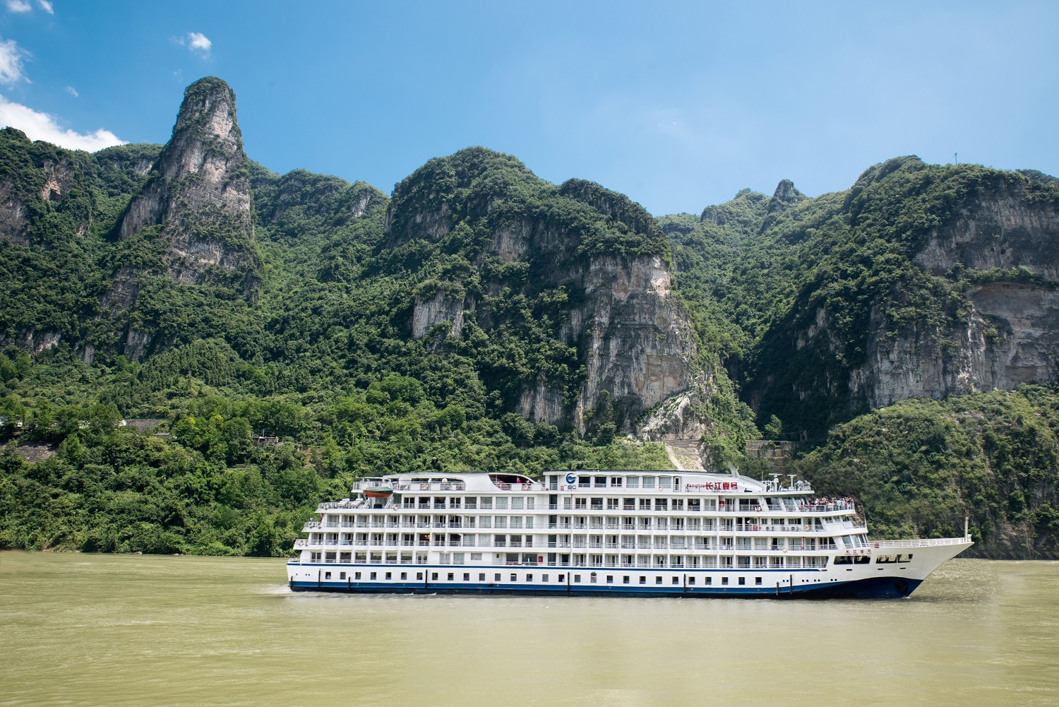Take a boat tour of the Three Gorges of the Yangtze River, 5 ways to ...