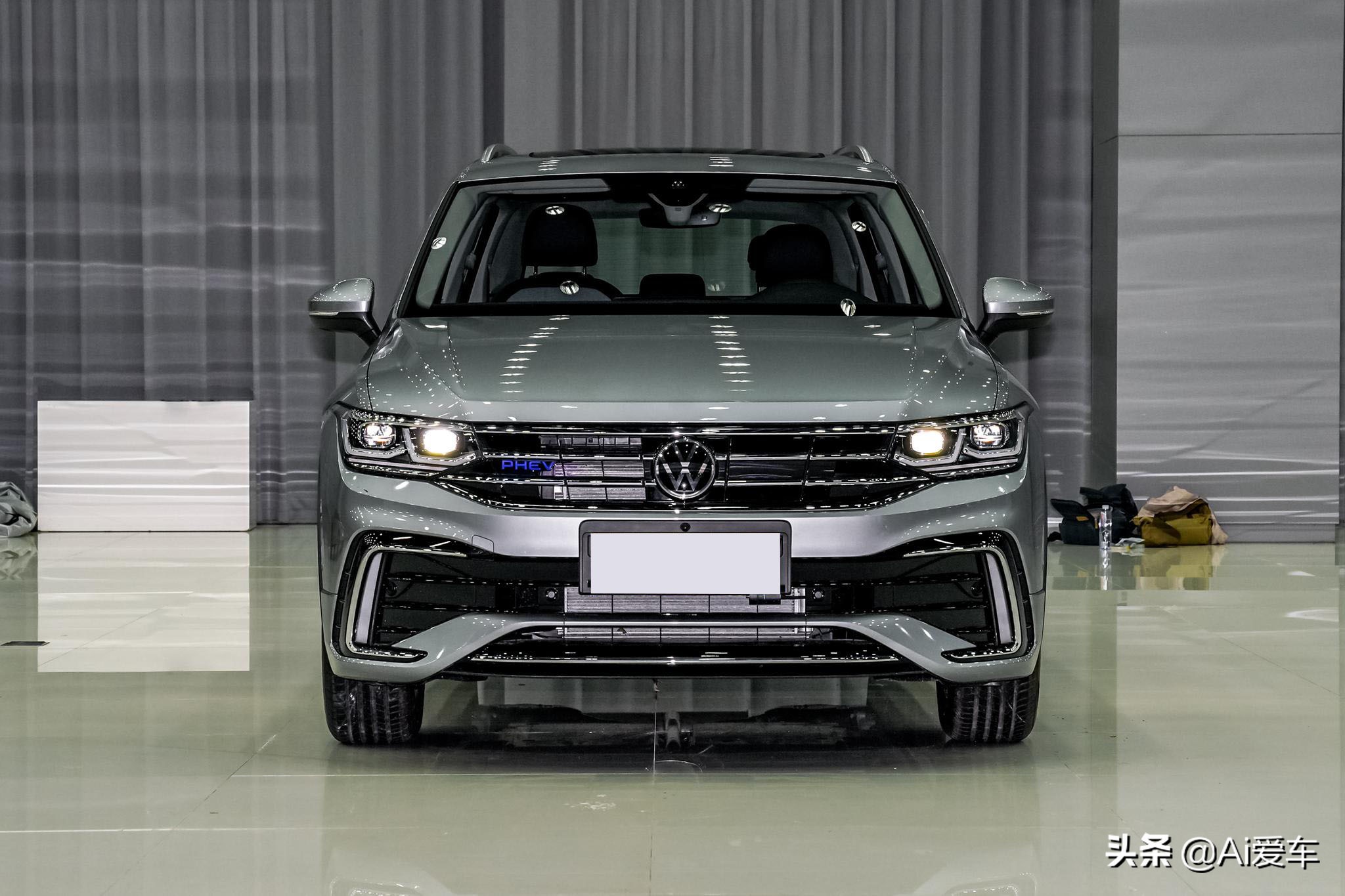 The German family SUV with a wheelbase of nearly 3 meters has a fuel consumption of 1.8L and is ...