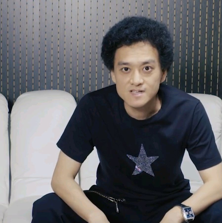 Wang Yuan attended Zhao Yingjun's memorial service and sang "Pride" to bid farewell to master ...