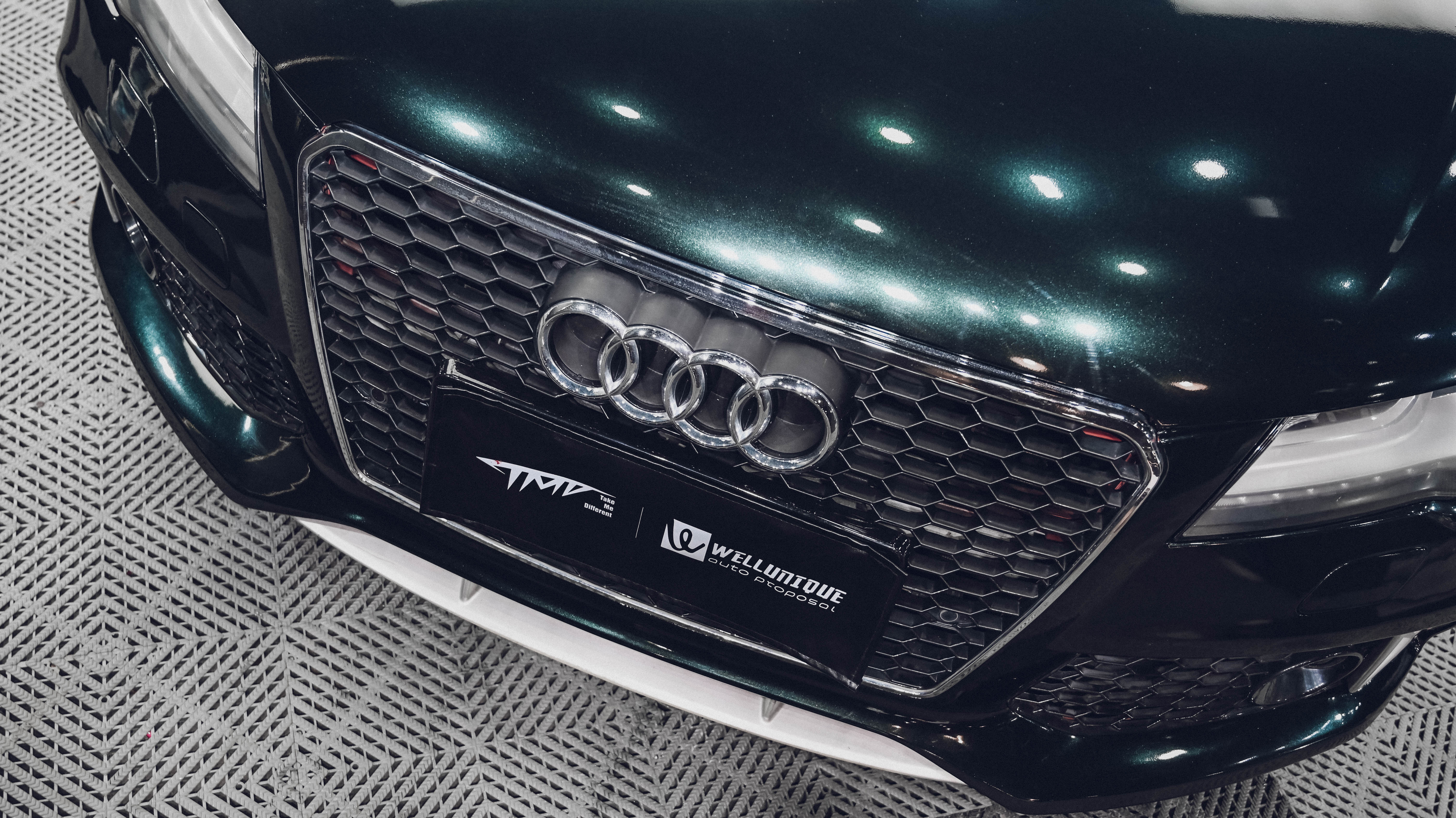 Audi A7 stickers emerald green change color - iNEWS