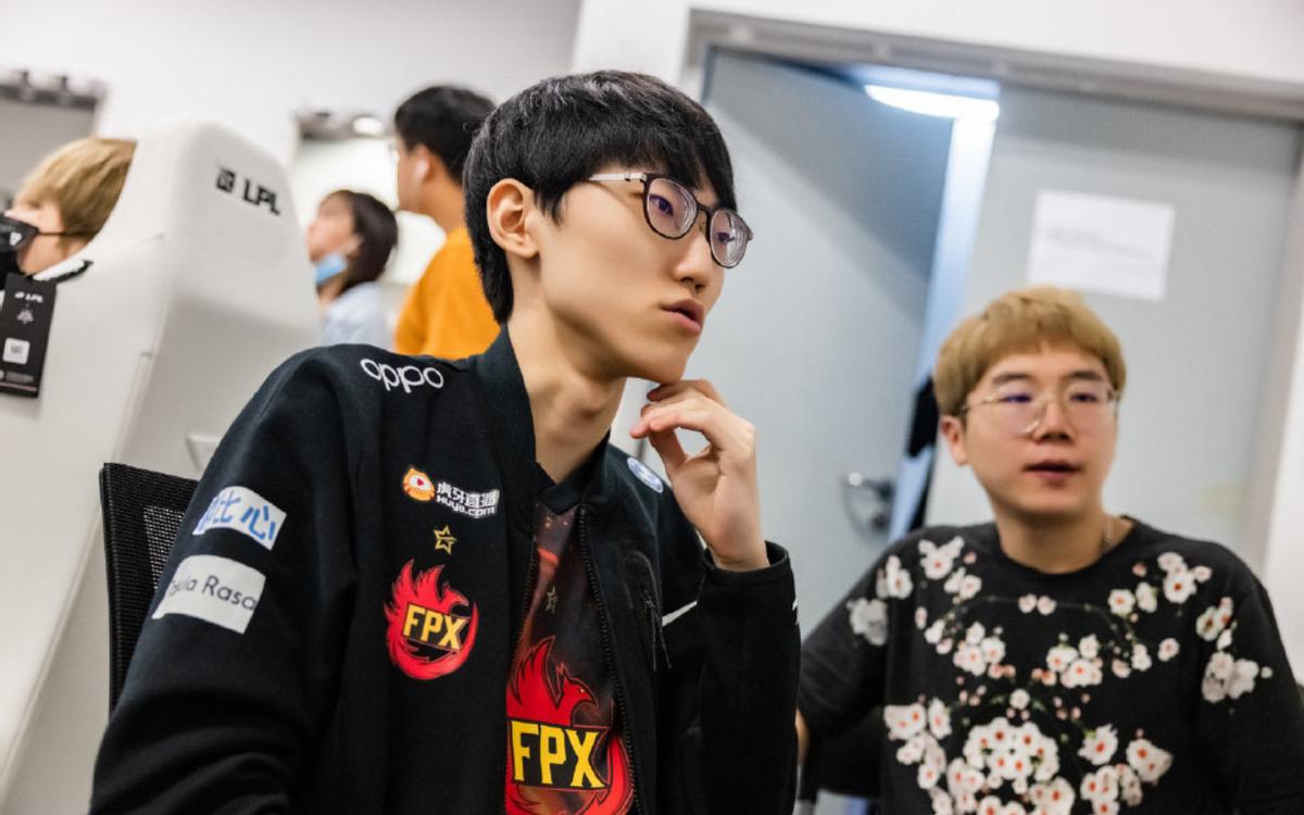 "Niu Bao replaces LPL and the crowd laughs out loud" Zoom calls FPX: Please be sure to let him ...