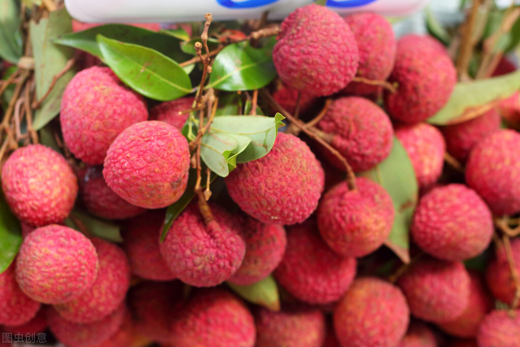 Fruit growers don't store lychees directly in the refrigerator. They ...