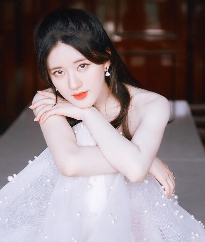 Liu Xueyi may act in the lead drama "A Thousand Autumn" with two male ...