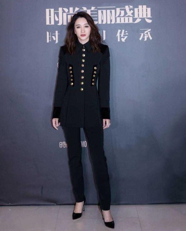 Li Xiaoran's temperament is too outstanding! Wearing military uniforms ...