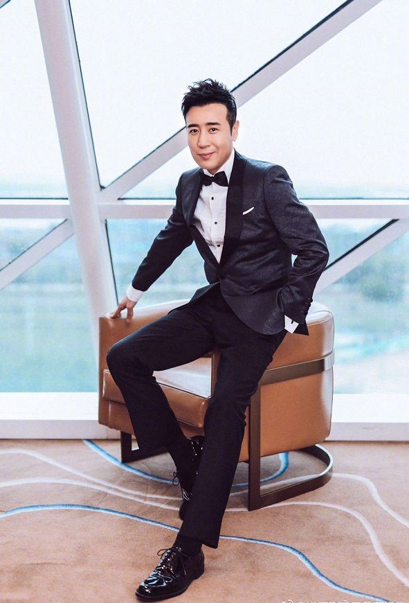 Yu Hewei, who is only 50 years old, is really hot this time. - iNEWS