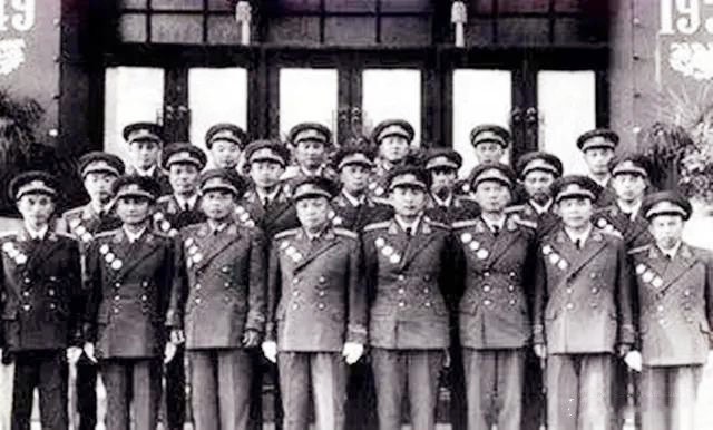 "Major General" or "Commander", who is at a higher level? - iNEWS