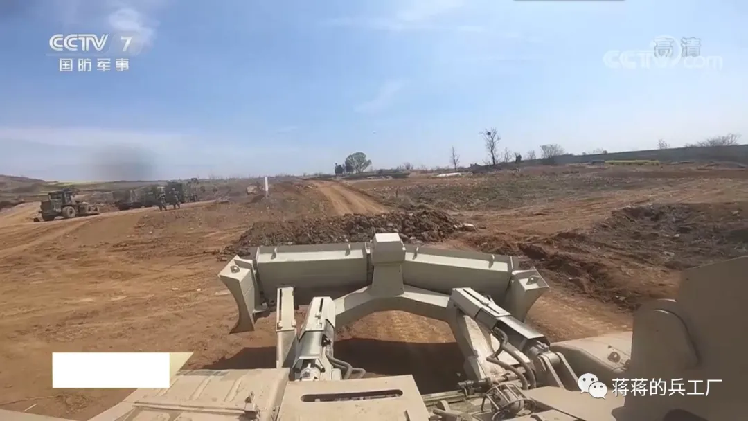 71 Group Army GCZ-112 multi-purpose crawler engineering vehicle ...