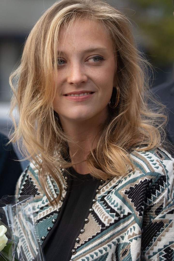 Look at the single royal princesses around the world. Which one do you ...