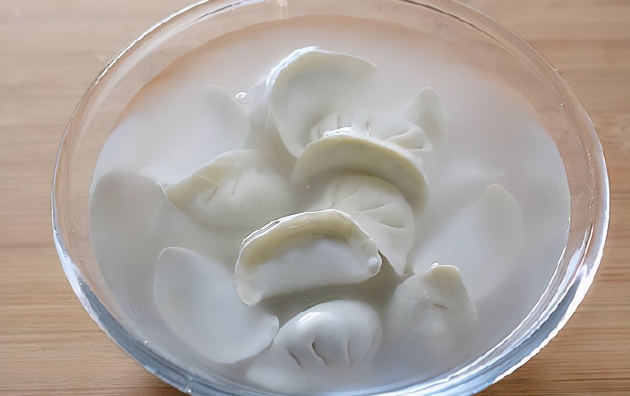 How to cook frozen dumplings without breaking the skin?Don't boil the ...