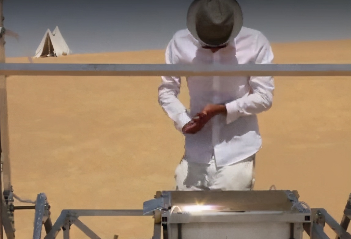 The man uses the sun to heat the sand to 2000 degrees, the picture is ...