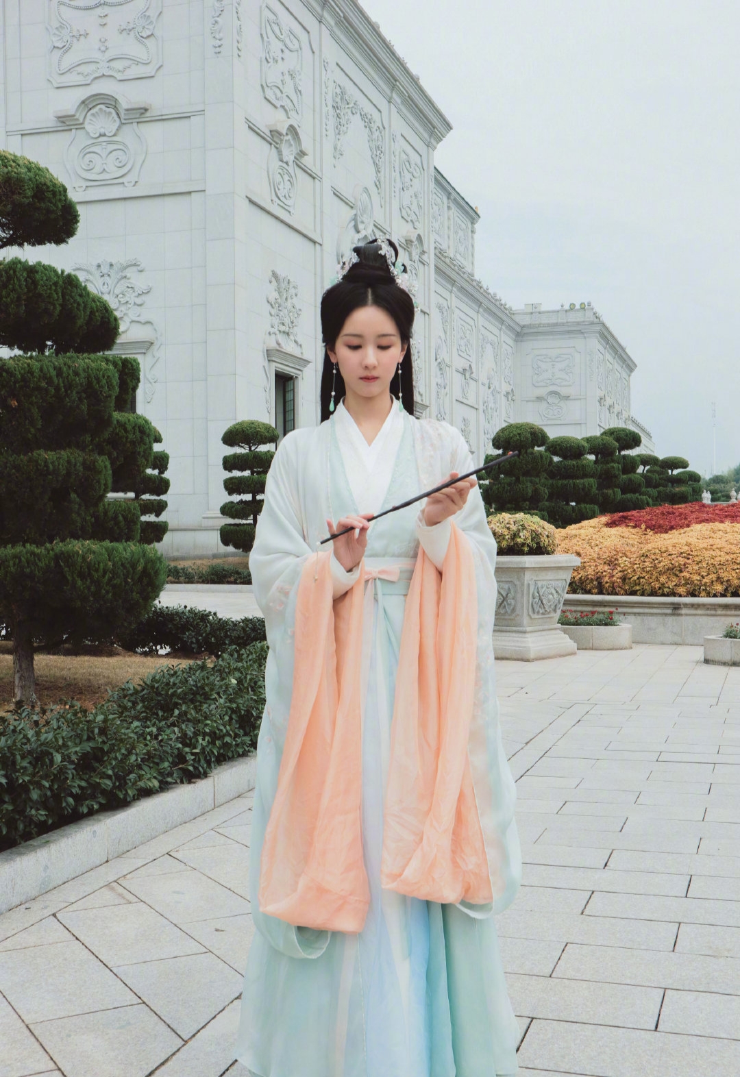 Chen Duling, beautiful and charming - iNEWS