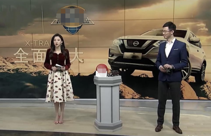 CCTV "Lin Chiling" is back! Wearing a V-neck, the host has a hot body ...