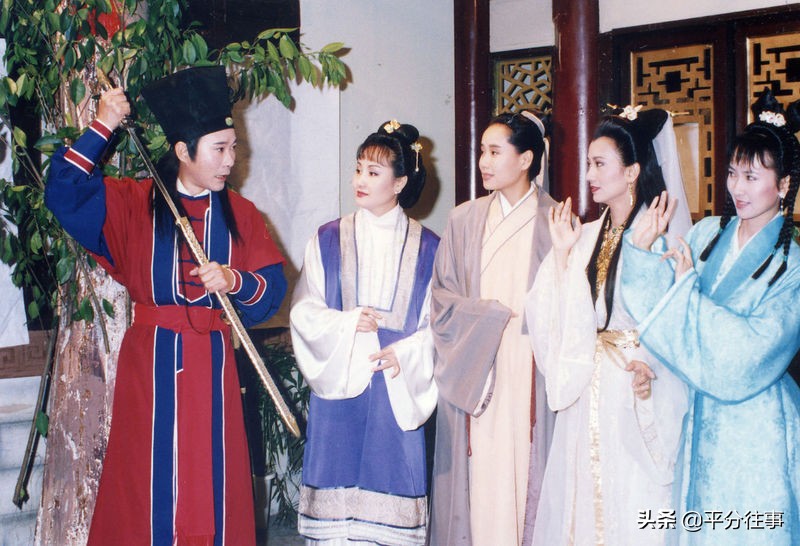 Why is Xiaoqing the "real protagonist" in "The Legend of the New White ...