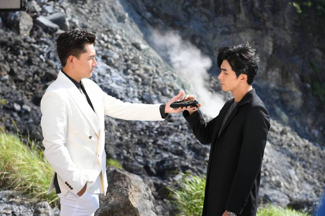 He Junxiang and Wang Chuanyi will be on the same stage after 13 years ...