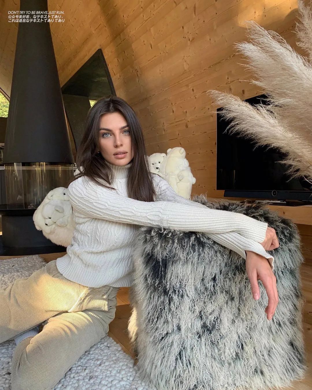 Alba Vejseli: Albanian black silk high-heeled beauty with deep and cold ...