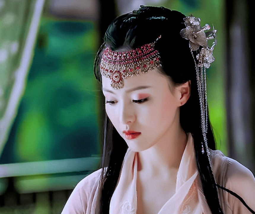 37-year-old Tang Yan challenged Zi Xuan again. After seeing her dressed ...