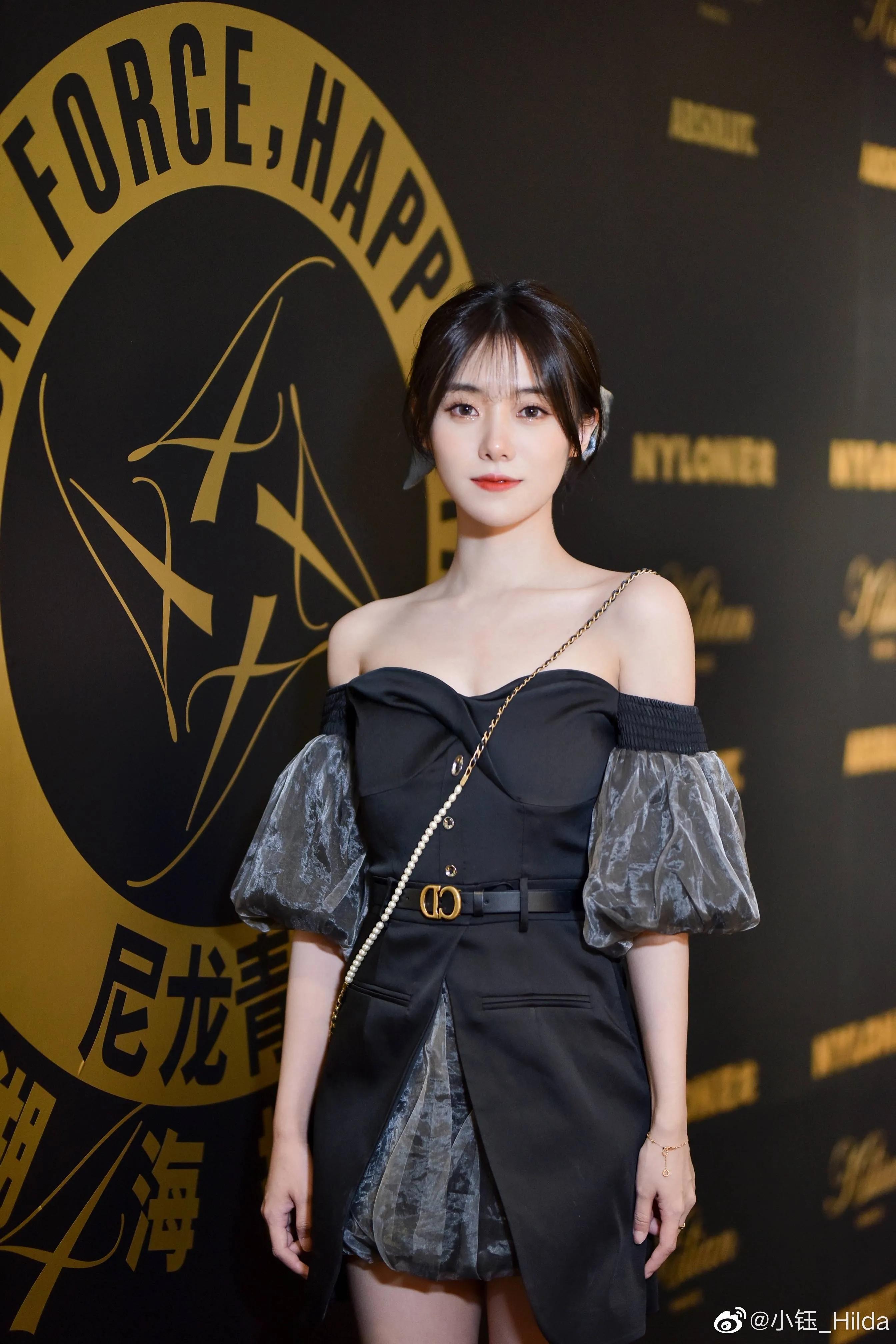 Official host of League of Legends: Xiaoyu - iNEWS