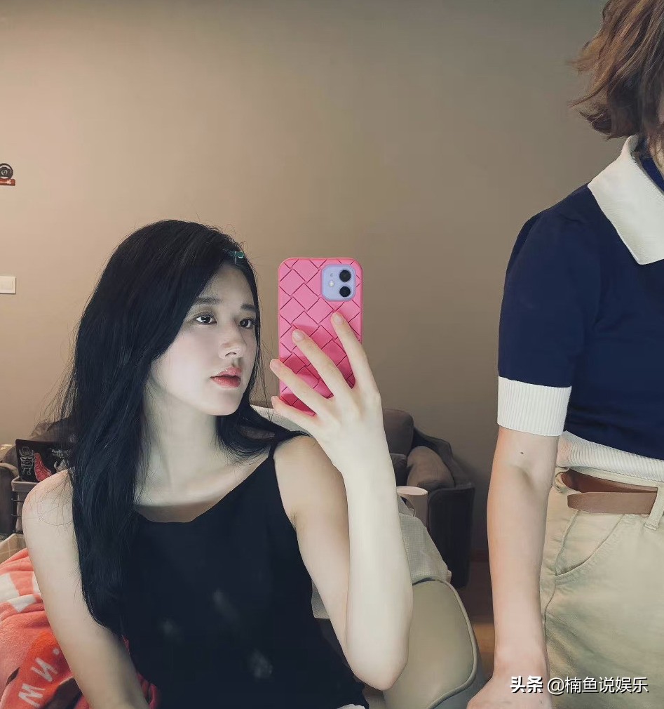 How many phone cases does Zhao Lusi have?Wearing private clothes is ...