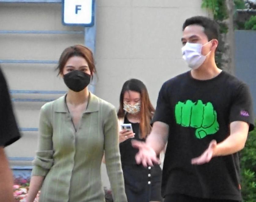 Gambling King's son He Youqi is dating Xinhuan, his 21-year-old ...