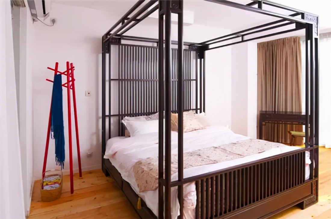 What is the difference between a Babu bed and a canopy bed? Advantages ...